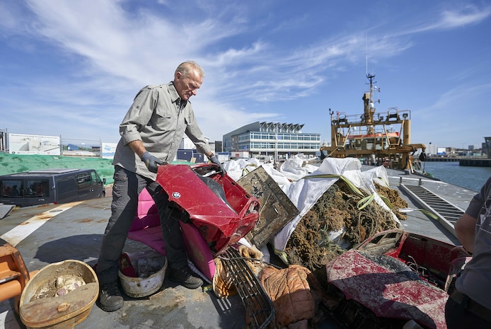 Stichting De Noordzee vestigt aandacht op tonnen afval in Noordzee na ...