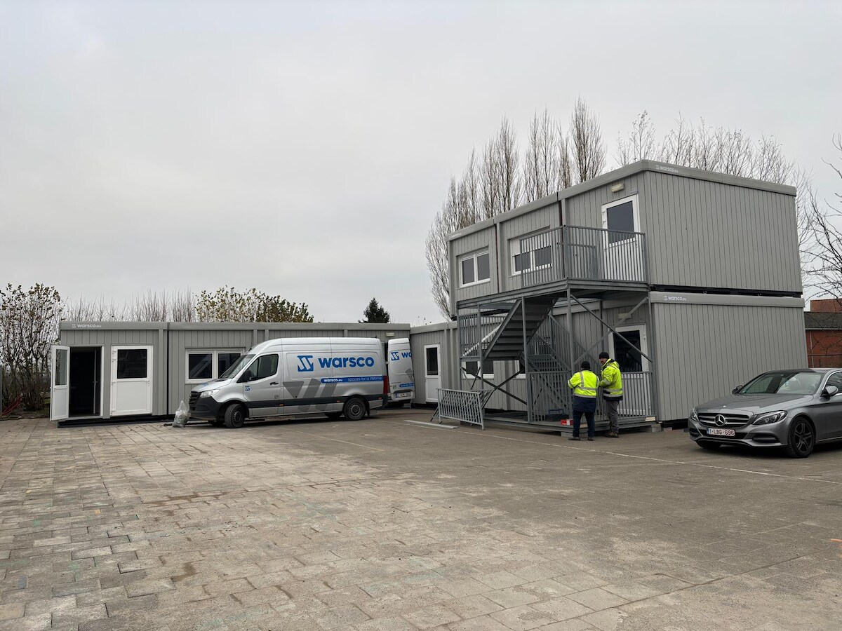 Containerklassen zijn geplaatst, bouw nieuwe school Kruipuit kan ...