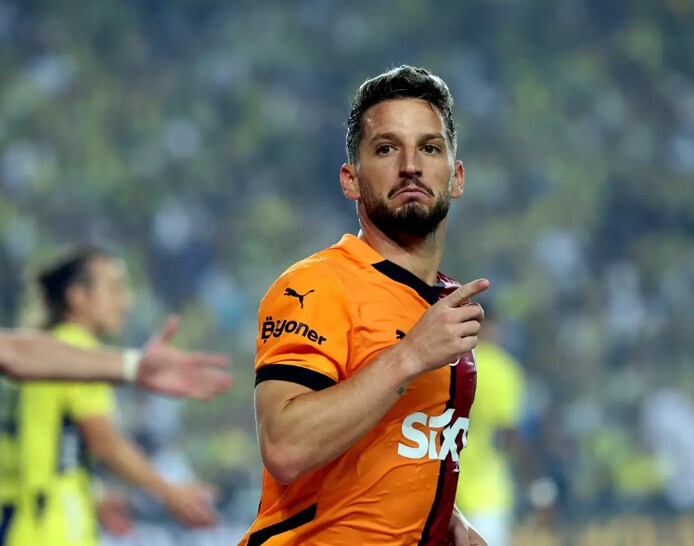 “Dries wordt elk jaar jonger”: Mertens oogst tijdens tweede jeugd lof ...