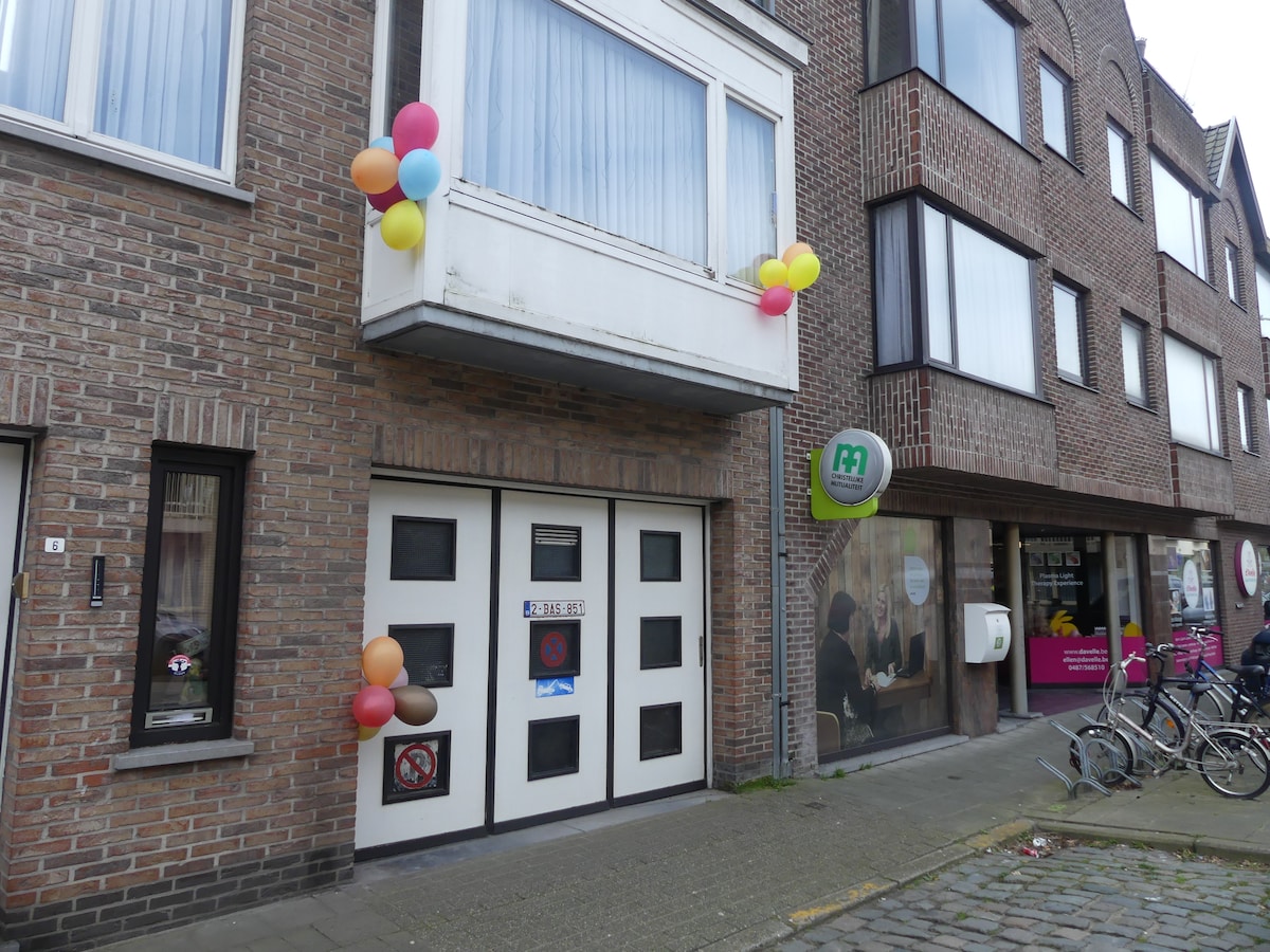 ‘Meester Patrick’ fietst voor de laatste keer naar zijn school in ...