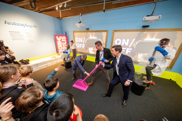 Technopolis pakt uit met nieuwe expo ON/OFF: “Mijn favoriet? Roze ...