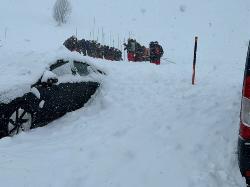 Lawines in Oostenrijk: toegangsweg naar gerenommeerde skiresorts ...