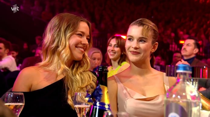 Ook nu weer stevig aan haar zijde: zus van Pommelien Thijs zag haar gisteren 4 MIA’s winnen | DE ...