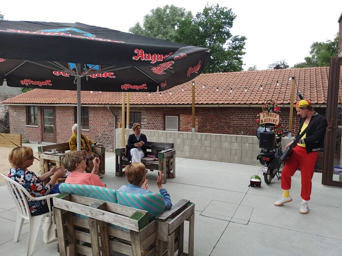 Evergem zingt en swingt met de Airkesmachine | Evergem | hln.be