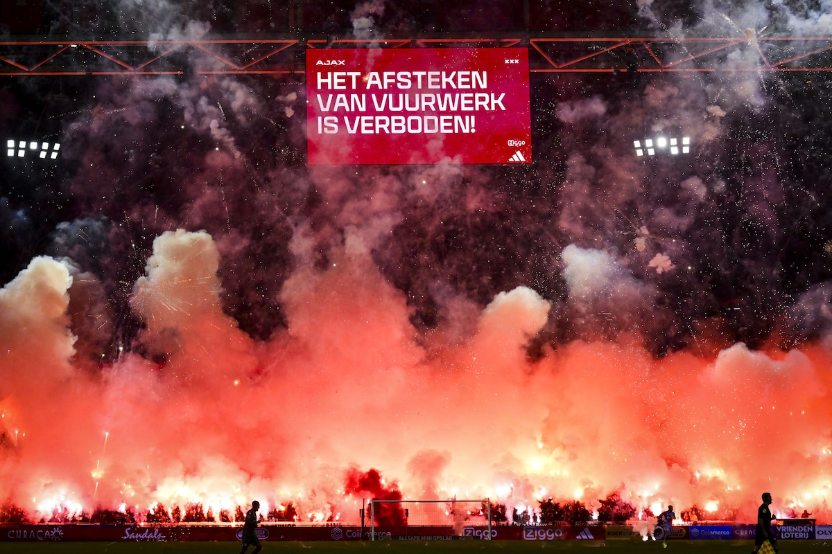 Nadat ze met vuurwerkmuur match tegen Groningen stillegden: Ajax sluit ...