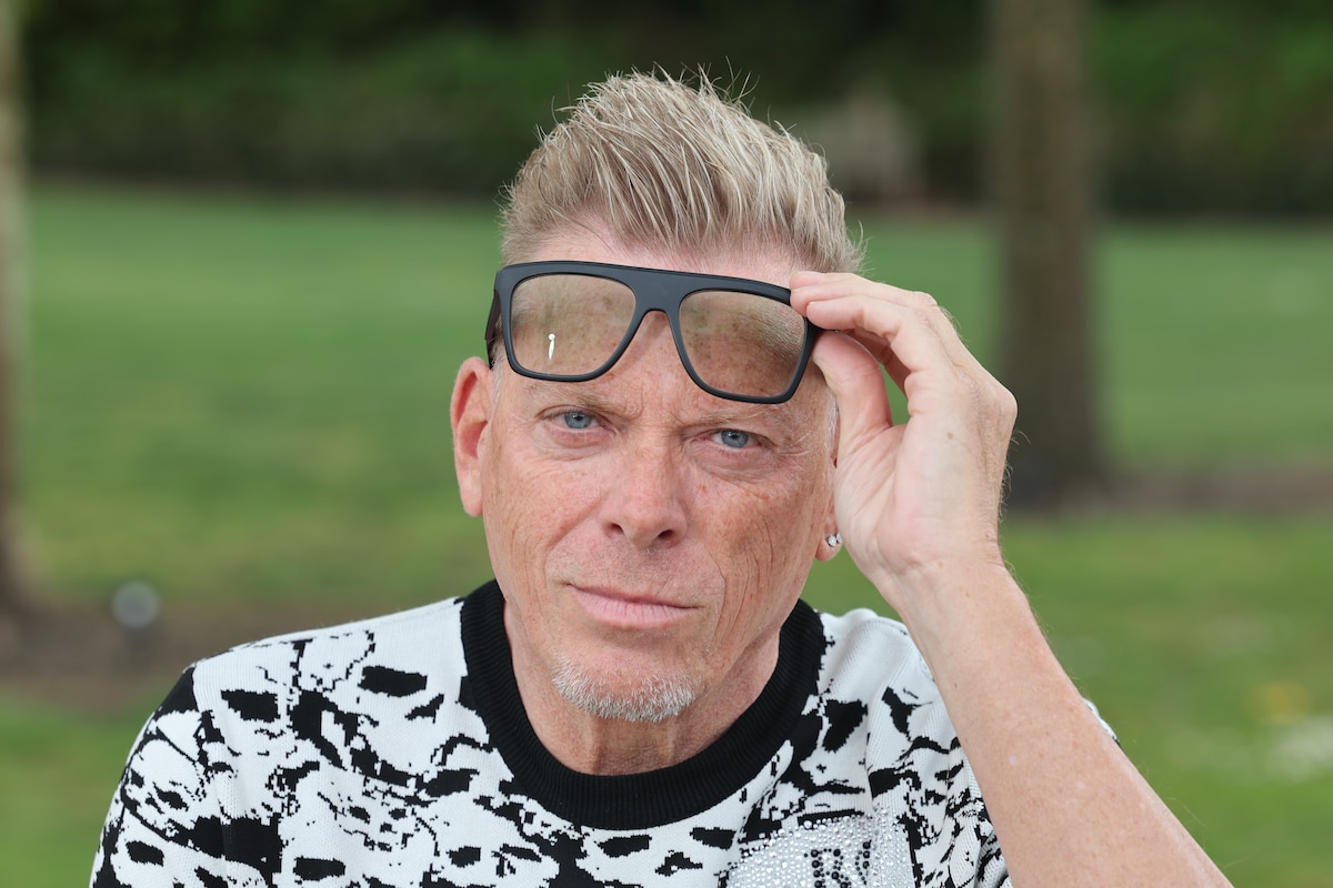 “Mijn zicht is een beperking, maar ik blijf doorgaan”: Pat Krimson (60 ...