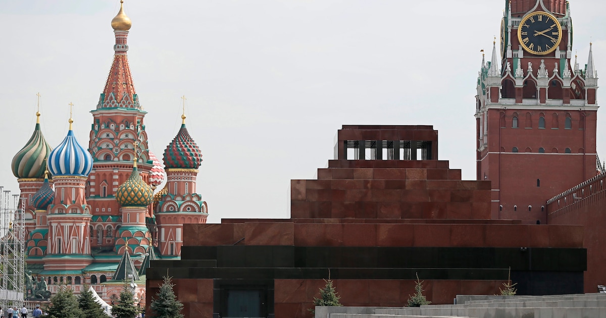 Dronkaard probeert opgebaard lichaam van Lenin uit mausoleum te stelen ...