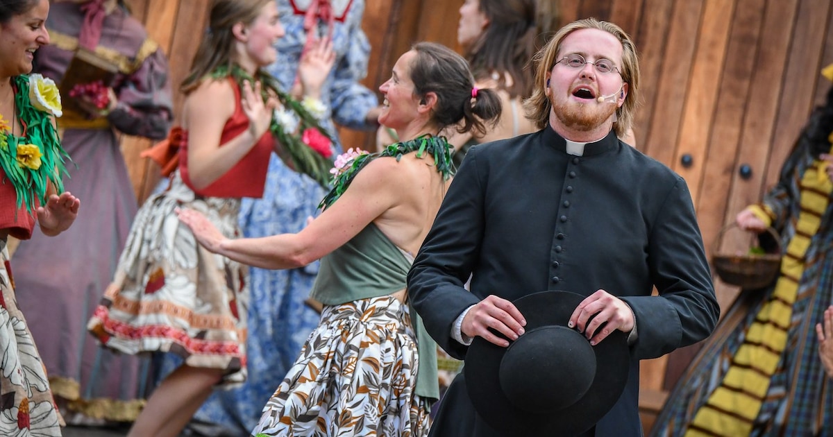 Lierenaar Pieter Jan De Paepe (27) is Pater Damiaan in musicalspektakel ...