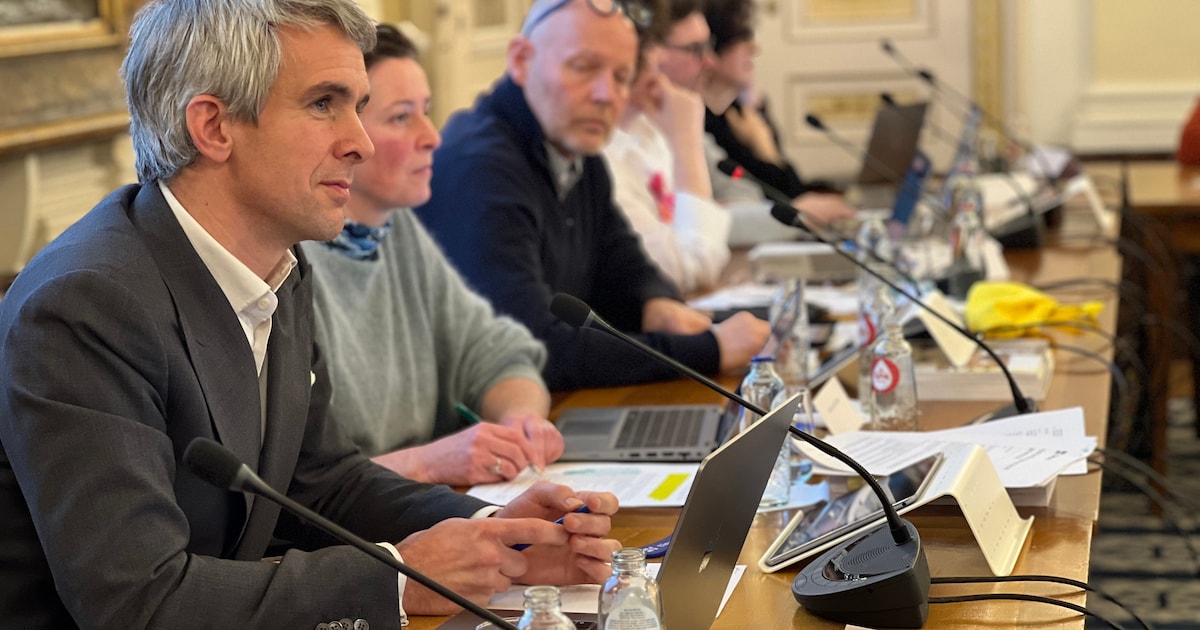 “Laat ons a.u.b. bij onze eigen mensen zitten”: ideetje van kersvers ...