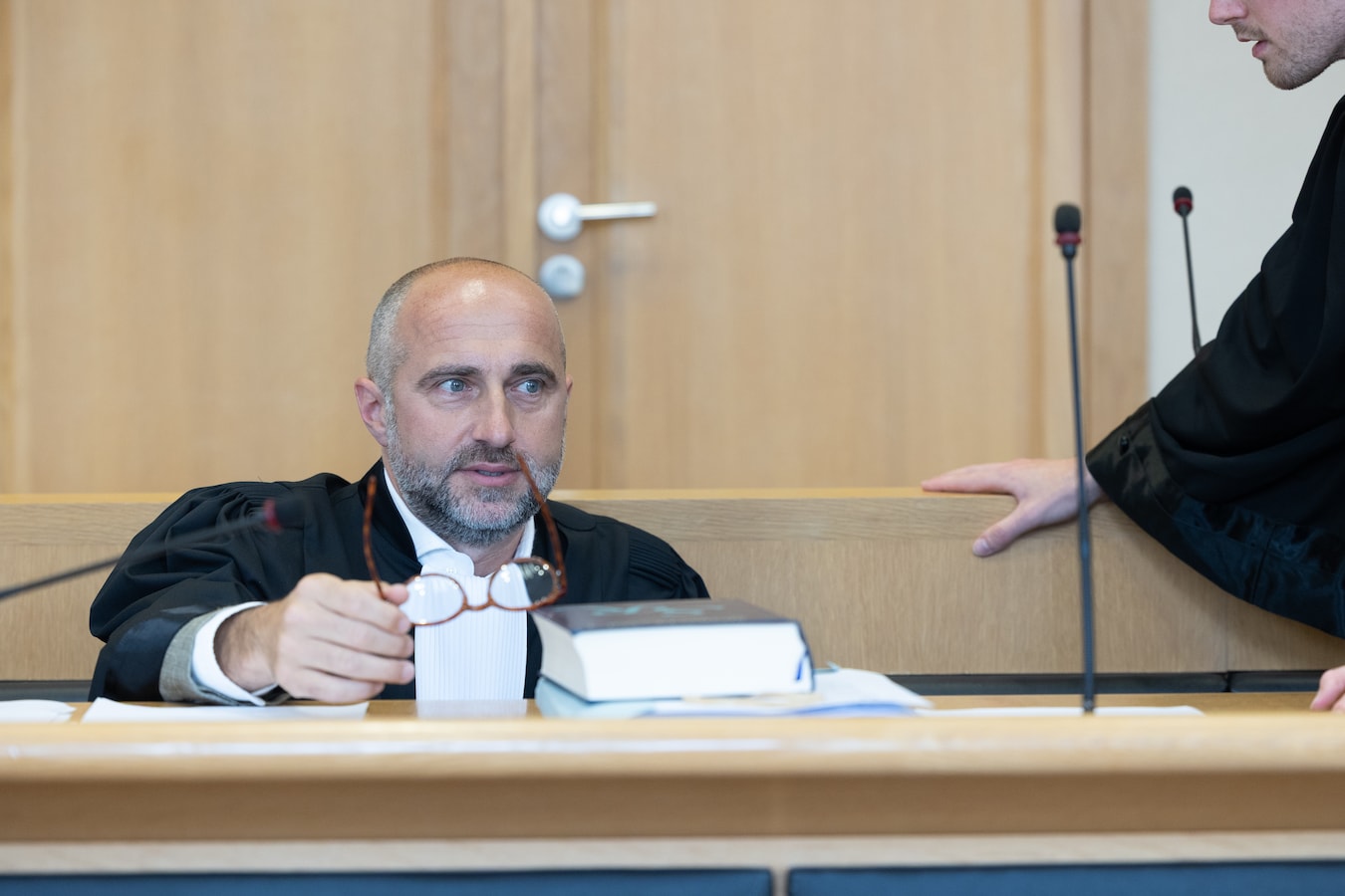 “Vader stuurde aan, zijn zoon voerde uit”: negen Limburgers staan ...