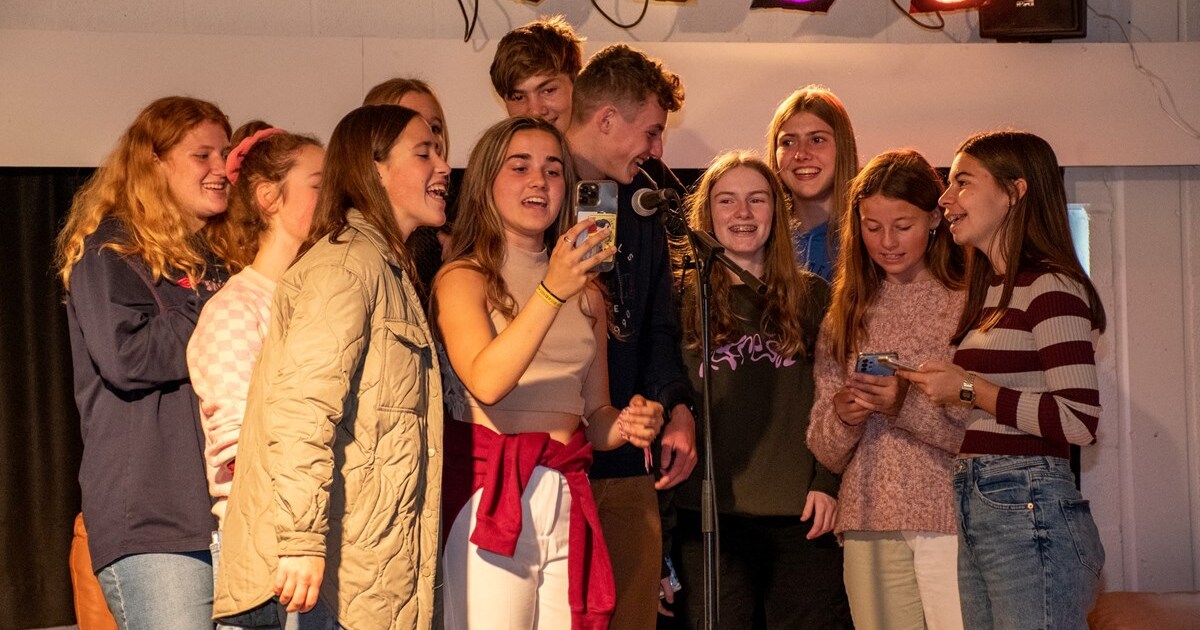Leerlingen vierde middelbaar vieren start schooljaar: “Kick-off 2.0 ...