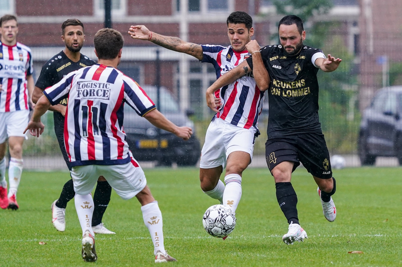 Scifo en Mpenza’s als blikvangers, ambitieuze Leeuwen en een spookploeg ...