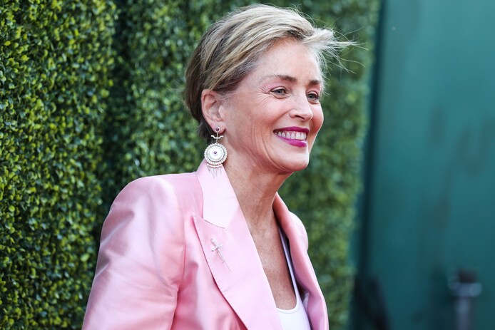 Sharon Stone heeft negen keer een miskraam gehad: “Zowel fysiek als ...