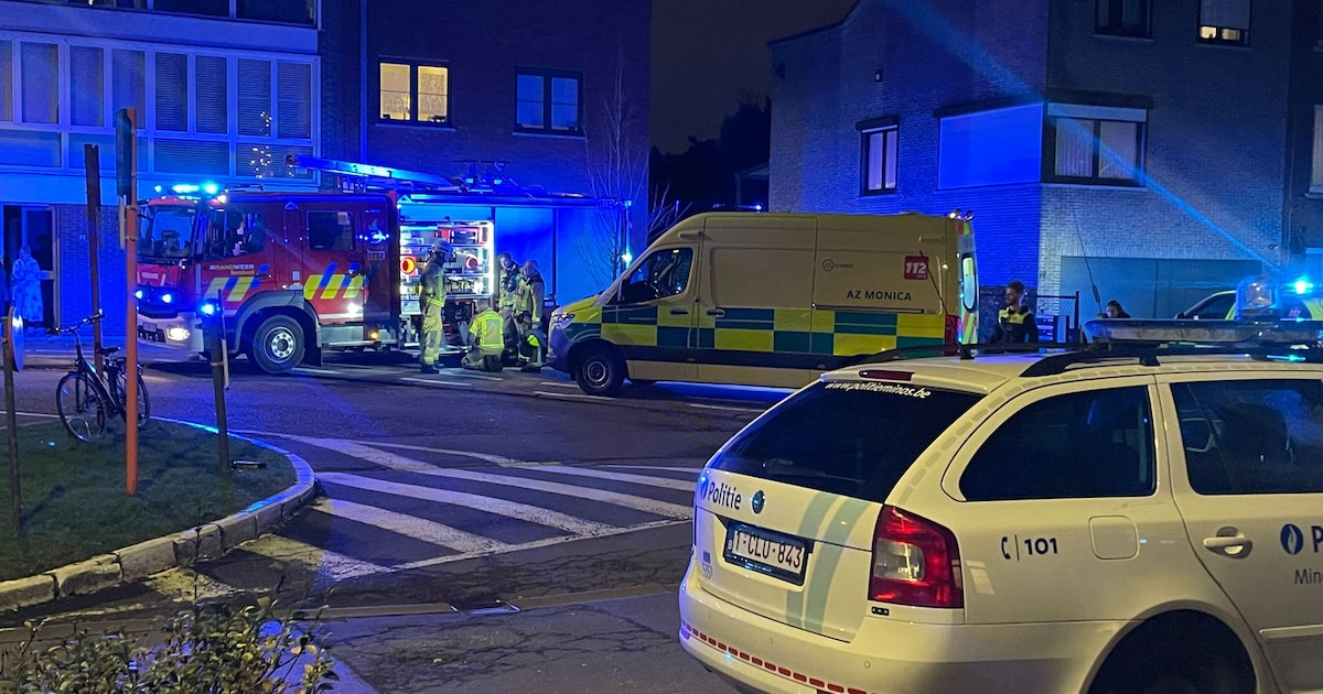 76-jarige man dood aangetroffen in woning: “Hulpdiensten zijn ter ...