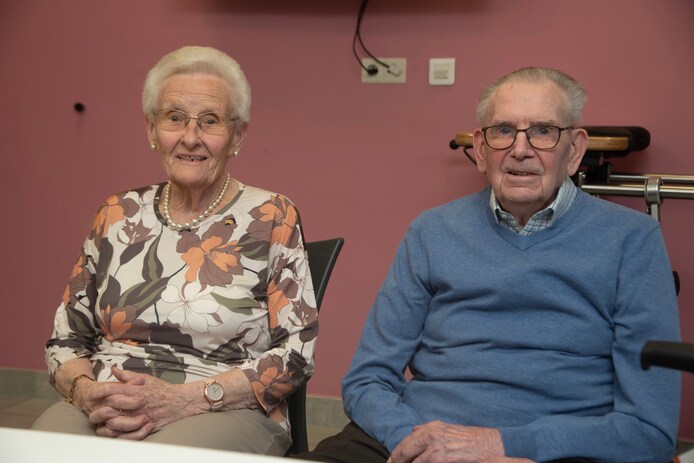 Albert en Denise vieren briljanten huwelijk op revalidatie afdeling ASZ ...