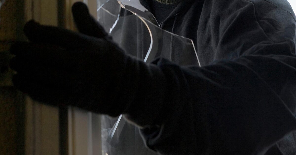 Inbrekers slaan ruit van woning stuk | Kruisem | HLN.be