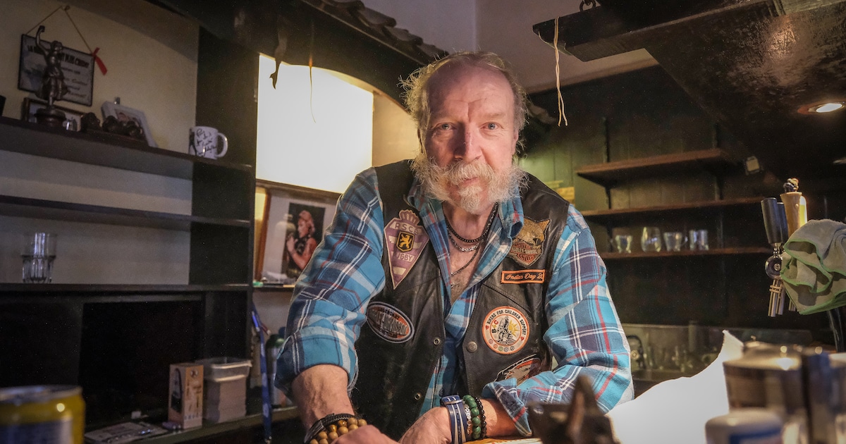 Jean-Claude (68) sluit na 40 jaar café Madelon, gemeente verliest ...