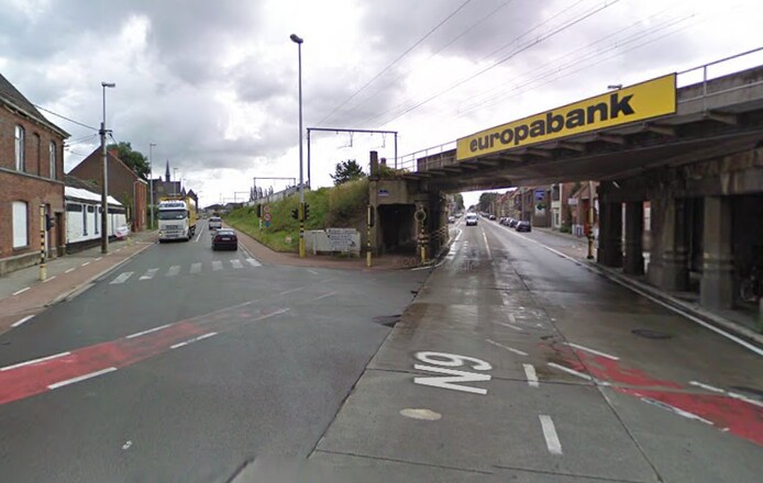 Kruispunt Kwatrechtsteenweg en Brusselsesteenweg afgesloten voor werken | Wetteren | hln.be