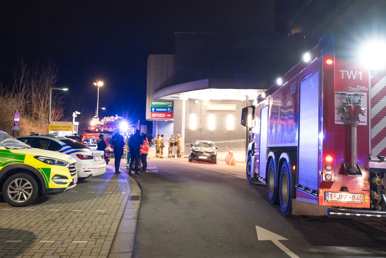 Zes personeelsleden door rook geïntoxiceerd bij brandje in Algemeen ...