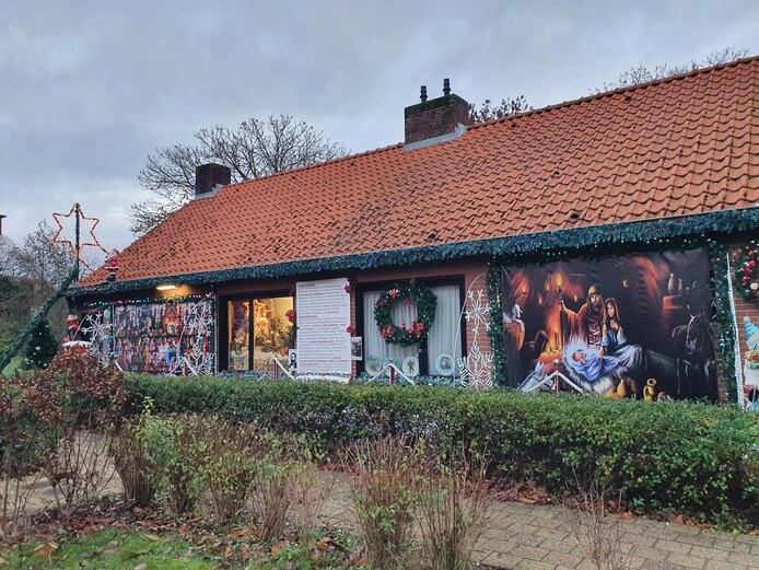 Nancy en André toveren hun huisje weer om in één groot kersttafereel ...