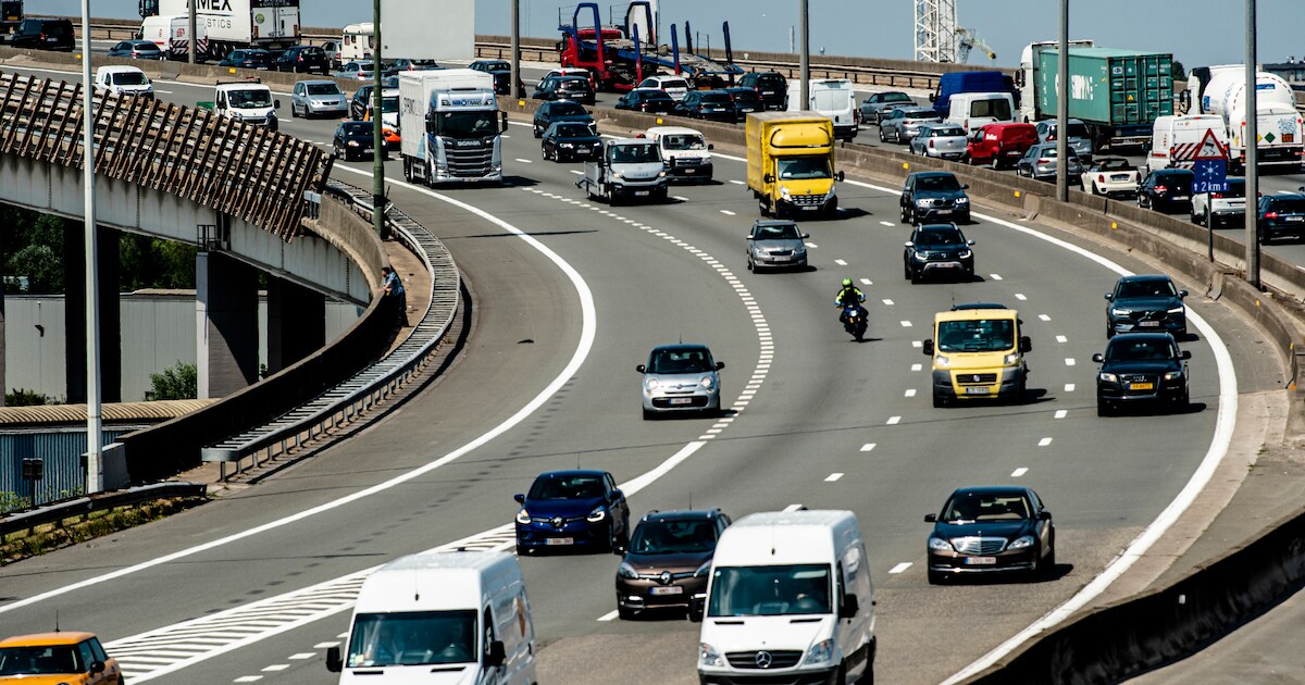 Halfuur file op Binnenring rond Brussel door ongeval in Machelen ...