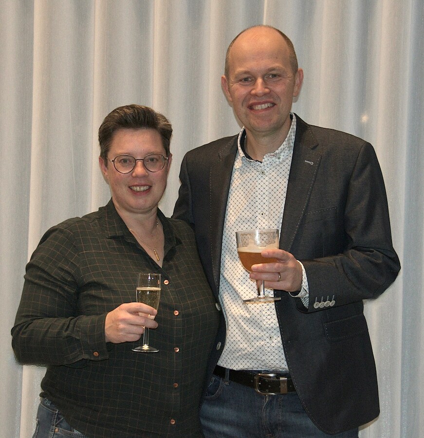 Algemeen directeur Lesley Jourquin trekt de deur van gemeente Maarkedal ...