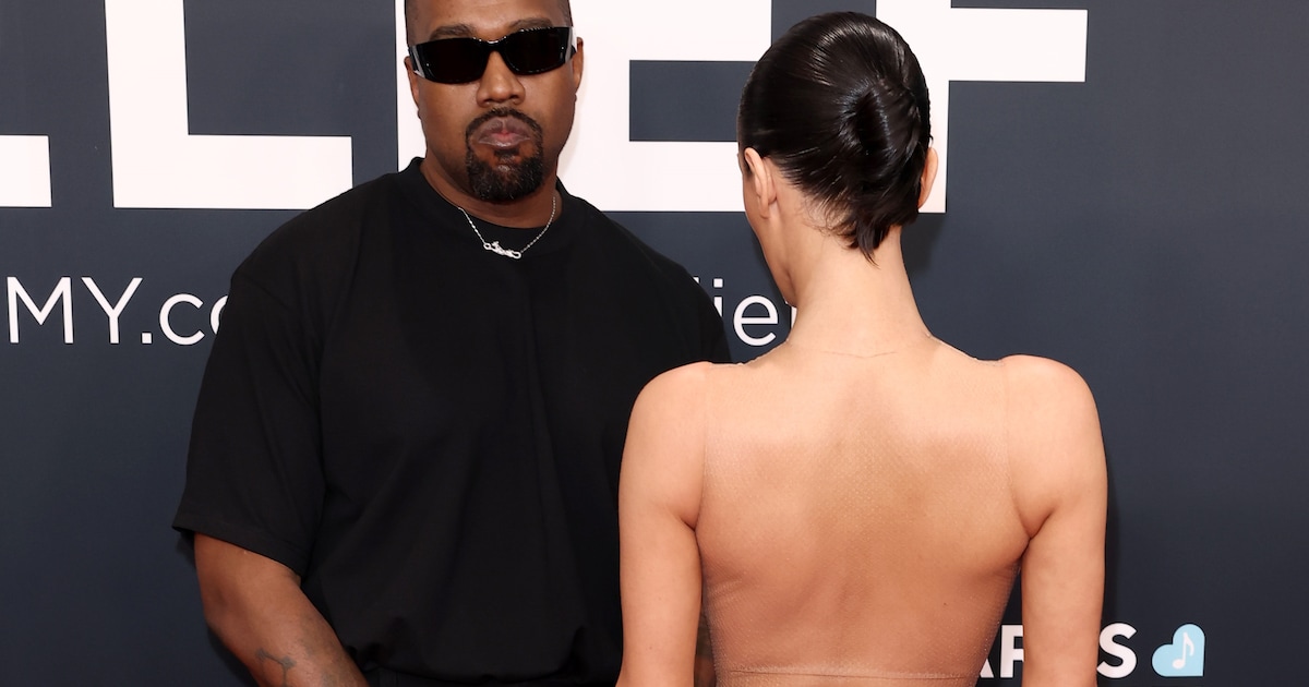 Foto van ‘naakte’ Kanye West naast geklede Bianca Censori gaat viraal, rapper geeft toe dat hij ...