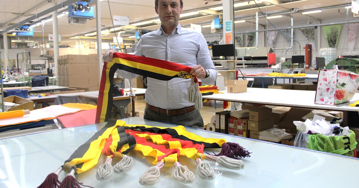 KIJK. Dit bedrijf maakt volop nieuwe sjerpen voor burgemeesters en ...
