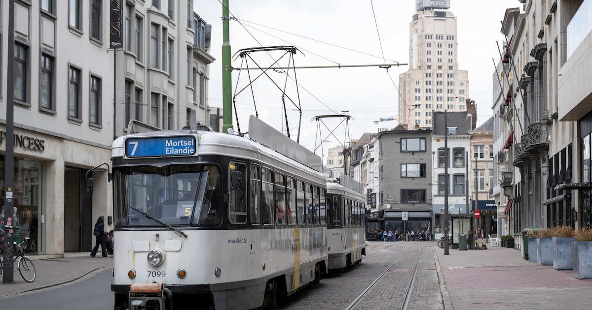 Tram 7 rijdt weer op vertrouwd traject na problemen in Berchem ...