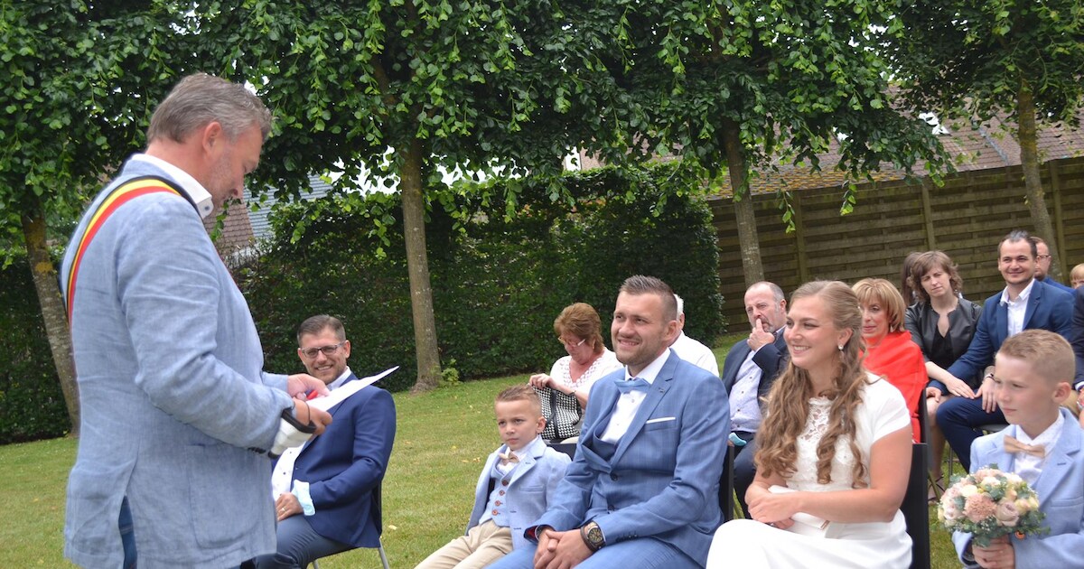 Trouwen in openlucht kan nu ook in Deerlijk | Deerlijk | HLN.be