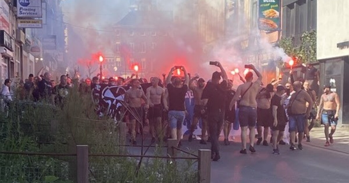 Poolse supporters stelen bier op weg naar stadion KAA Gent, een paar ...
