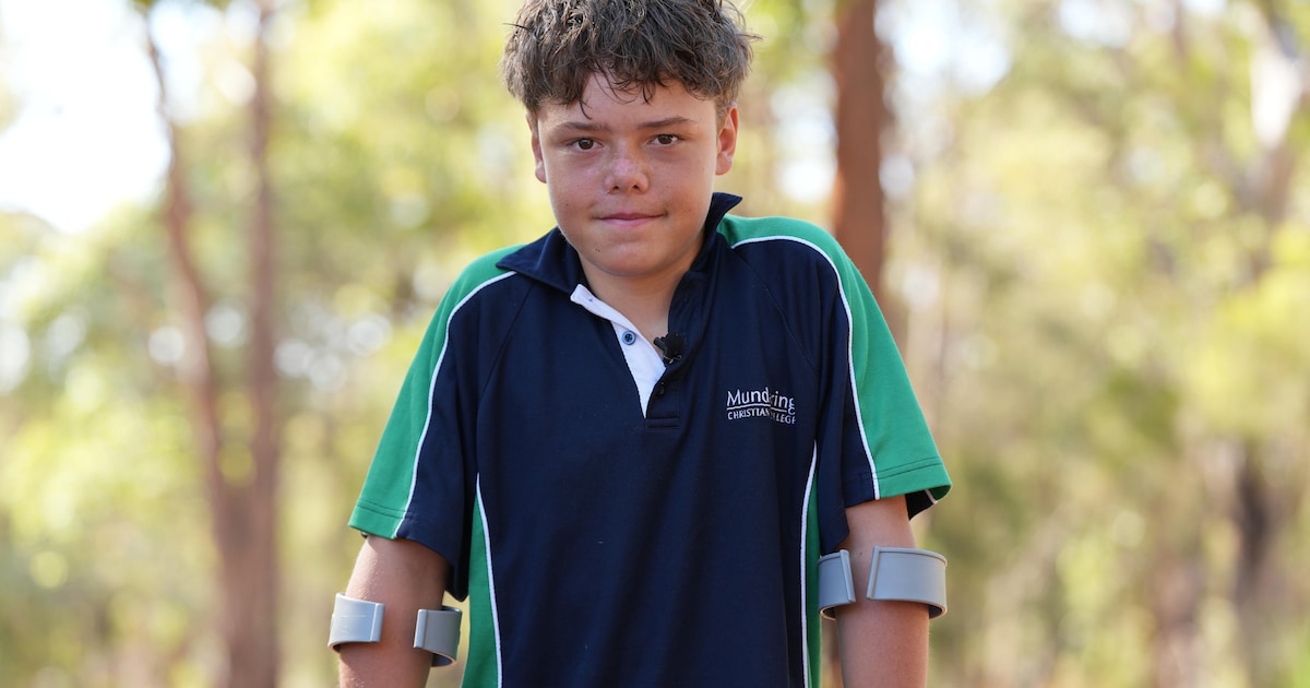 Australische Austin (13) zwemt vier uur lang door woeste zee om gezin ...