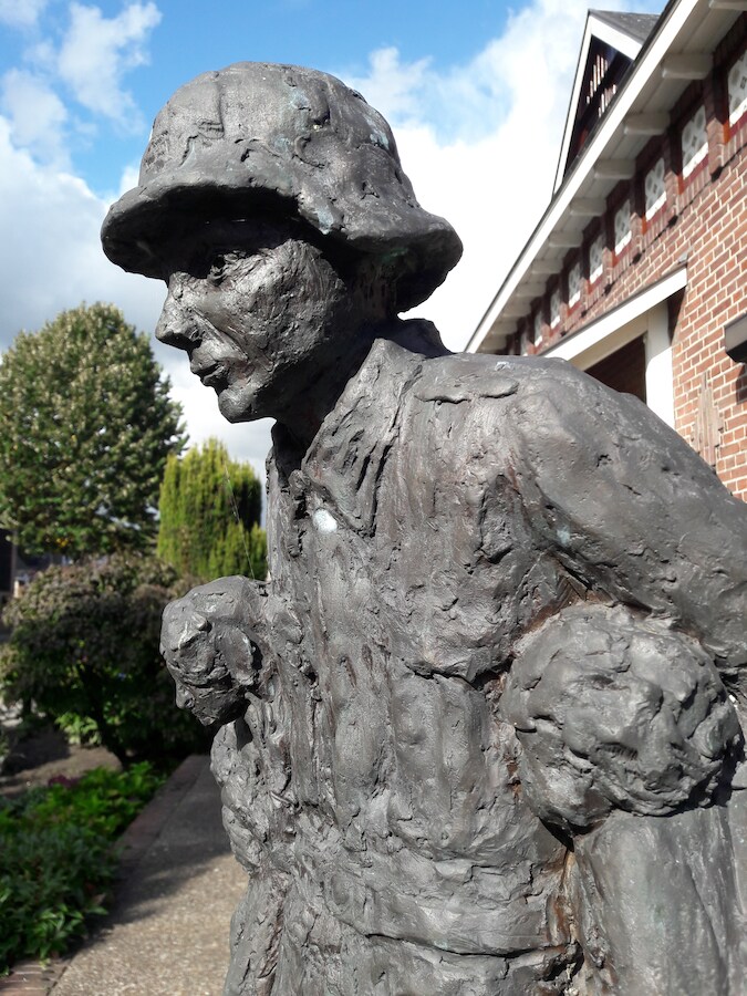 Jonge Duitse soldaat redde leven van de kleine Nederlandse Jan en zijn ...