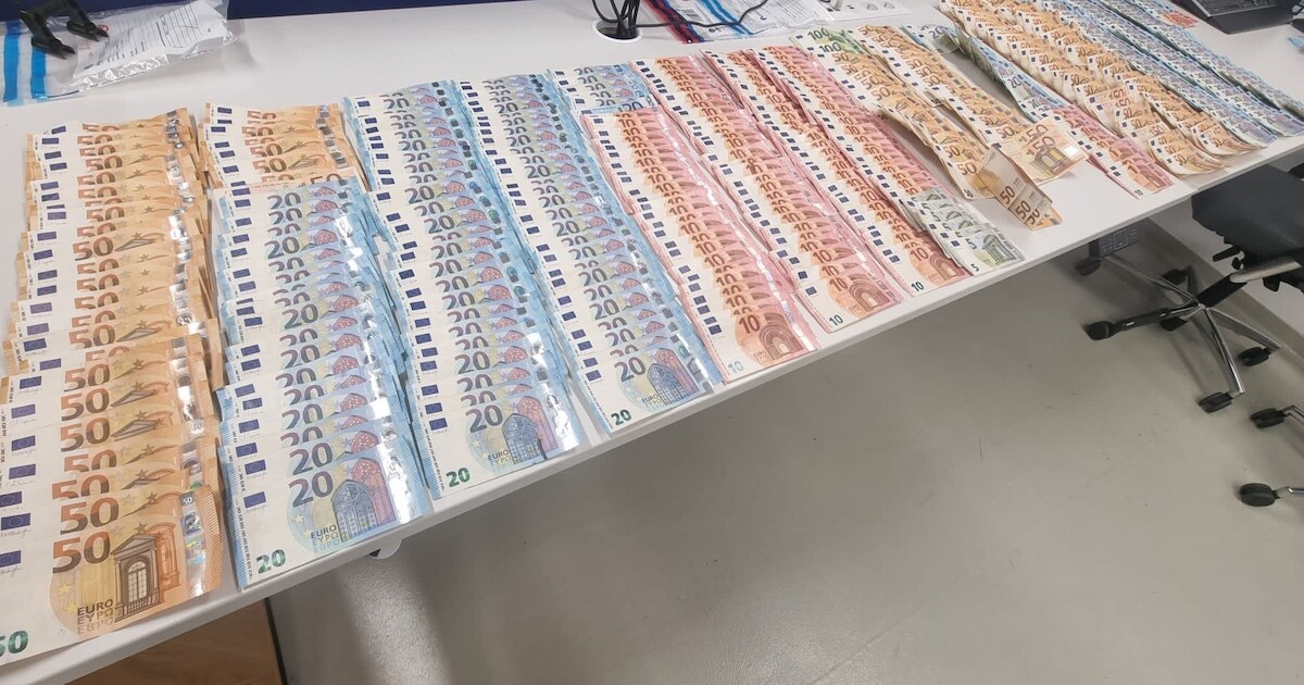 Controle levert 10.000 euro contant geld, mes en arrestaties op in Antwerpen | Antwerpen | hln.be