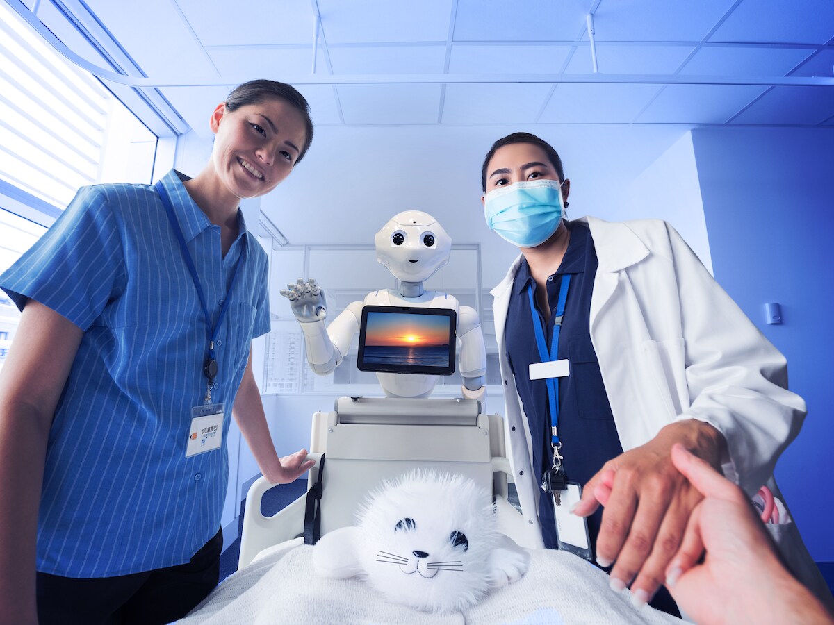 Hoe Japan de zorg uit handen van mensen en in die van robots laat ...