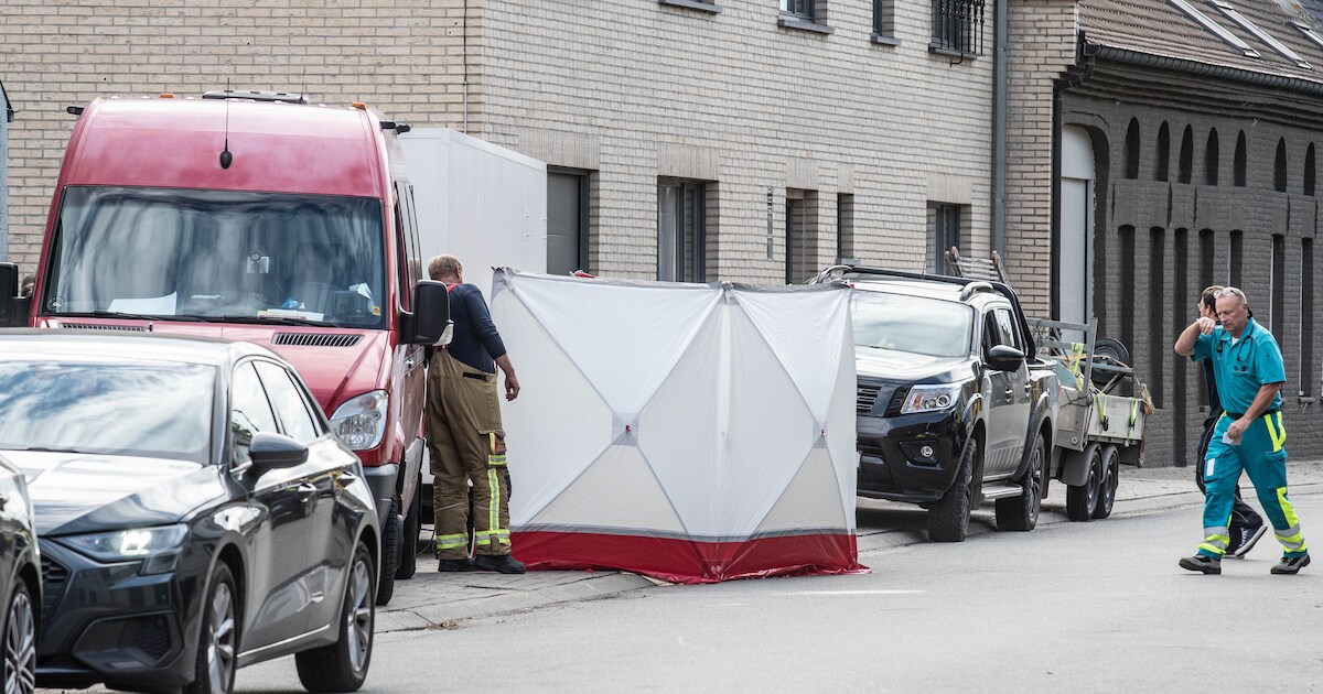 Man dood aangetroffen op stoep voor eigen huis | Oudenaarde | HLN.be