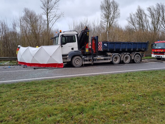 Vrouw overleden bij ongeval met vrachtwagen in Lebbeke: kind in ...