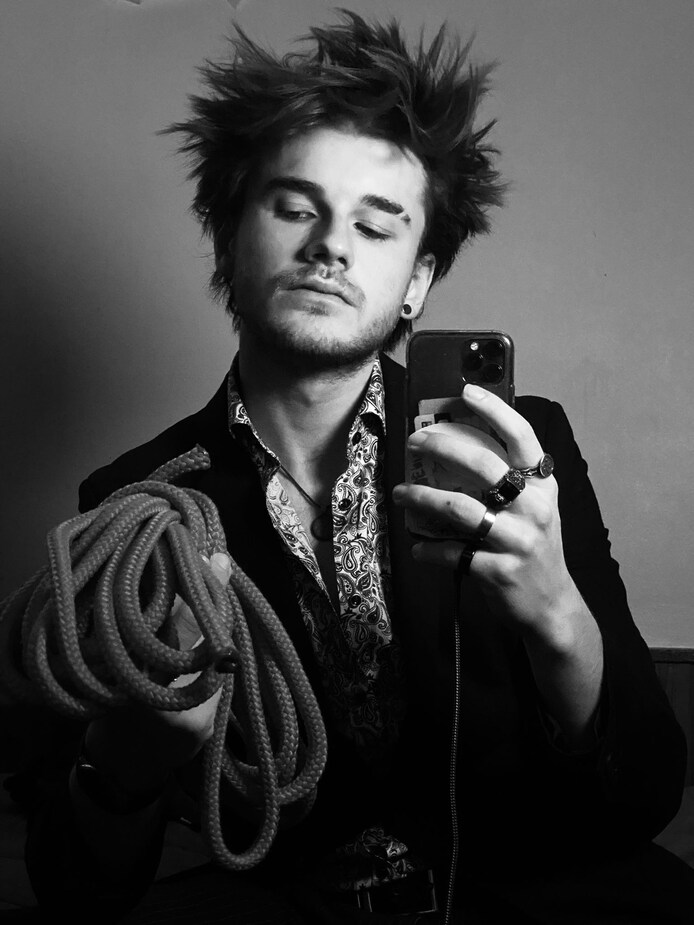 ‘Dominant Domi’ (20) is de jongste pornoacteur van Vlaanderen ...