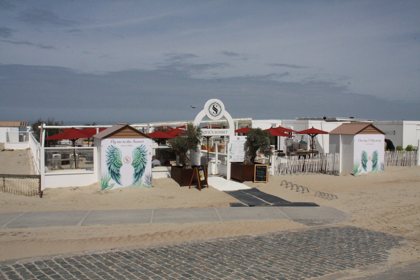 BEACHBAR (-O-METER). Sofie’s Sunset in Koksijde: “Verse sardines op ...