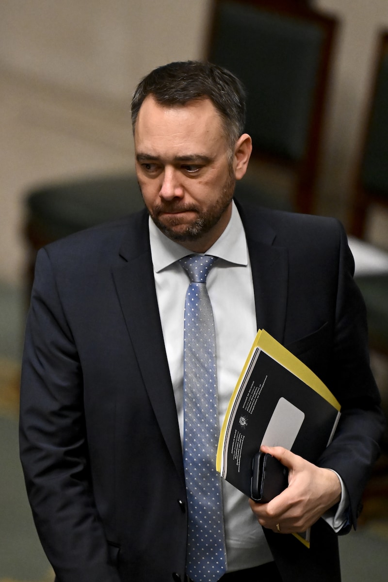 TERUGLEZEN REGERING-DE WEVER. Terwijl Rousseau en Bouchez elkaar ...