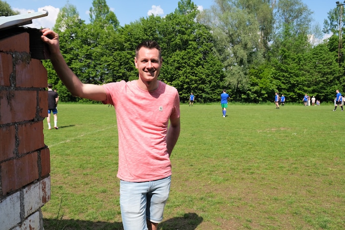 PTS-leerlingen winnen benefietwedstrijd van leraarsploeg: “We willen ...