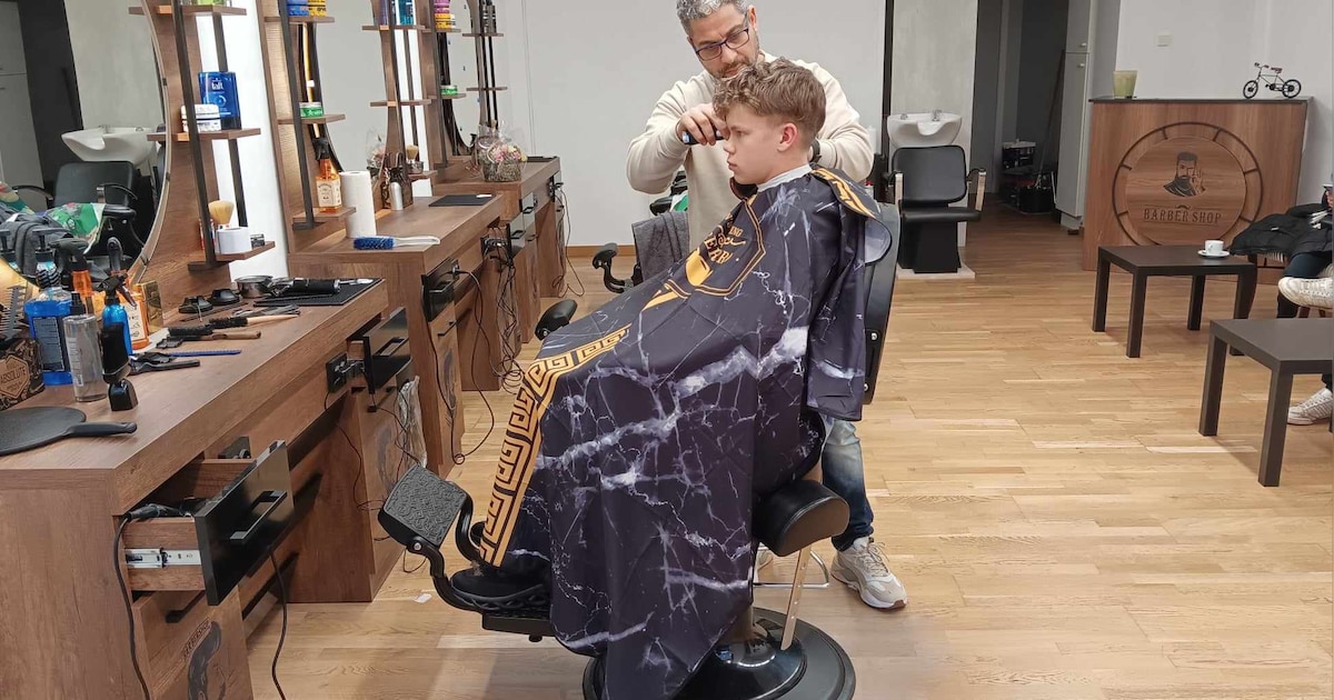 NET OPEN. Jamal opent barbershop op markt: "Ik ga ook bij klanten thuis ...