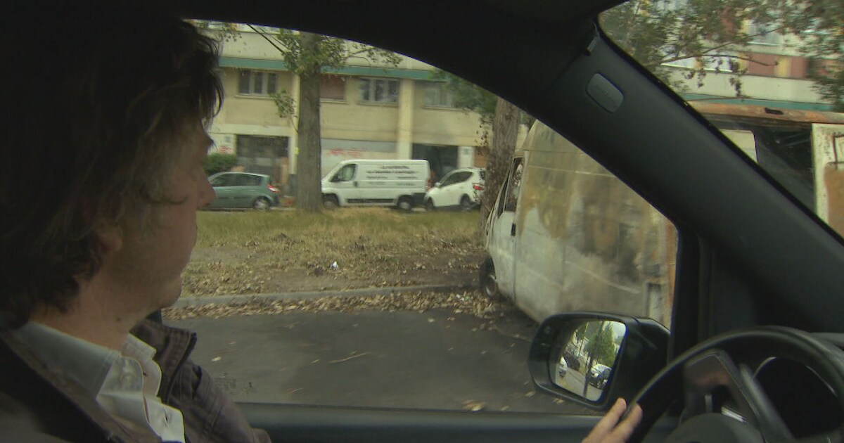 Robin Ramaekers bezoekt Clichy-sous-Bois, dat werd verwoest door ...