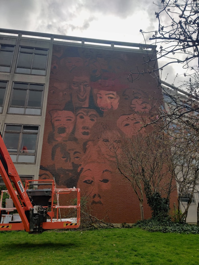 Eerste artiesten aan het werk voor The Crystal Ship in Oostende. Hier ...