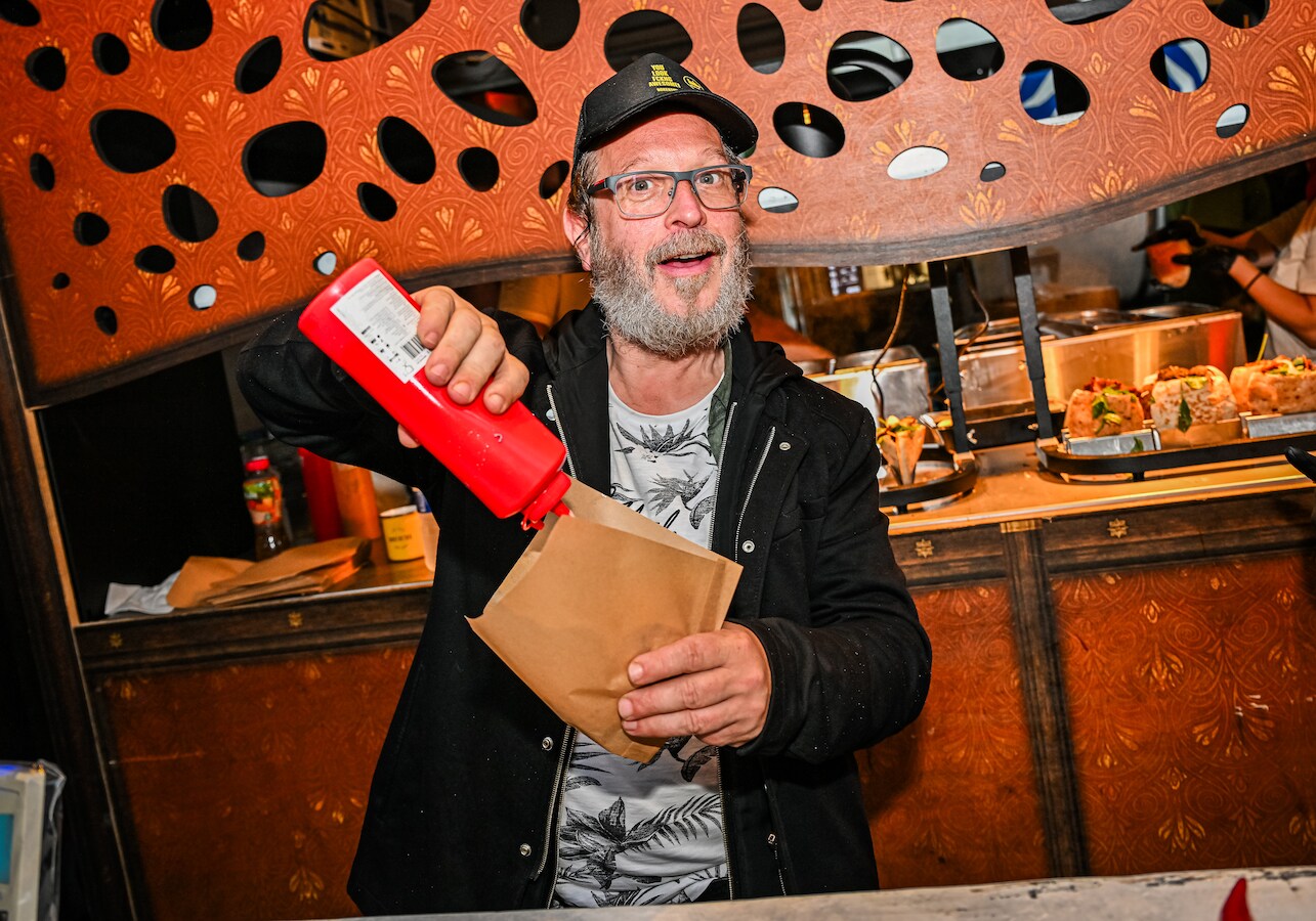 IN BEELD. Dansen in de regen met Miss België en de opvallende look van ...