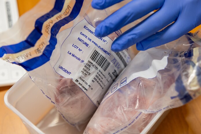 Eén druppel vlees, dagenlange analyses: dit gebeurt in het labo van het ...