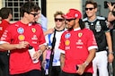 Hij geloofde er zélf niet eens meer in: hoe Lewis Hamilton dit seizoen ...