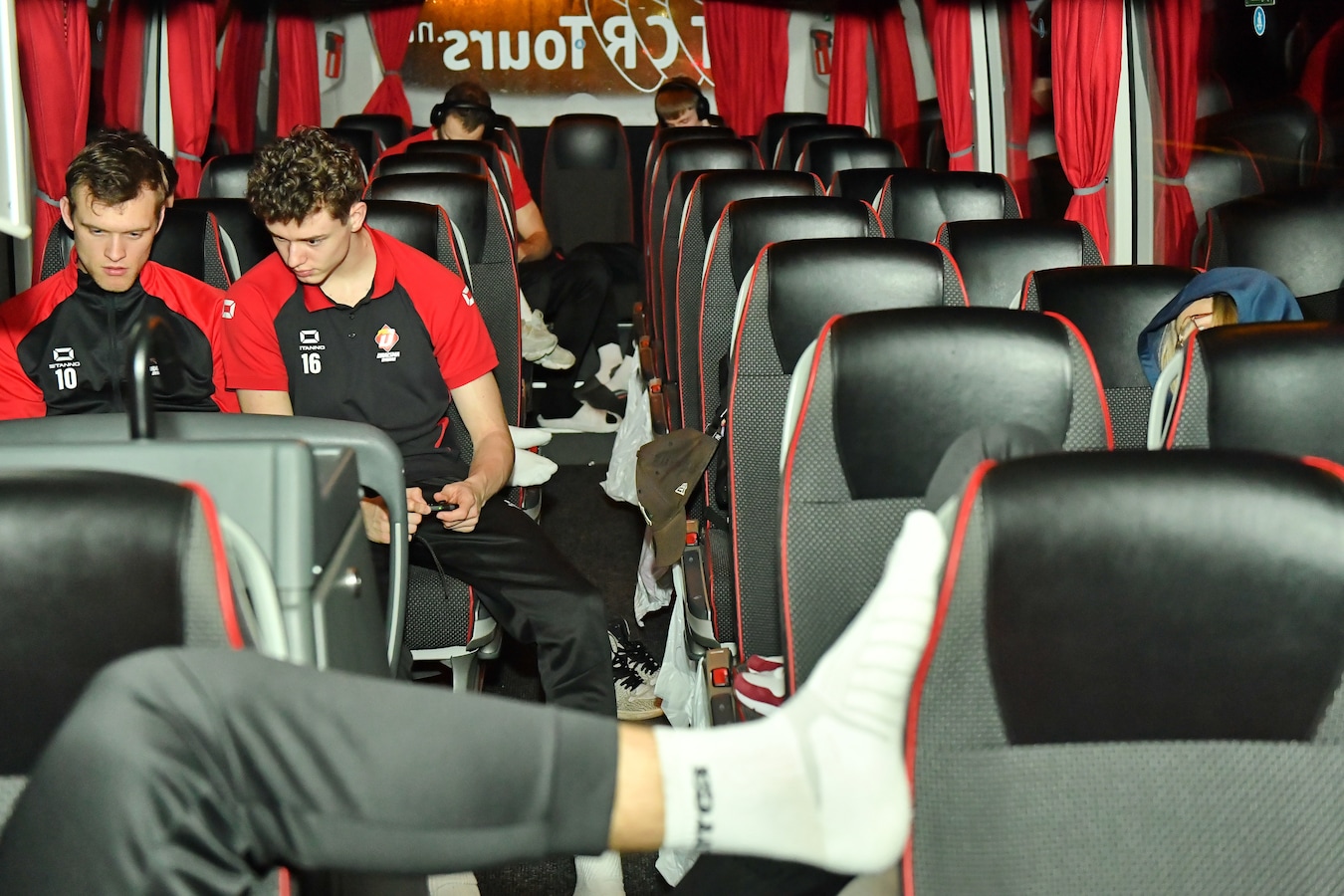 Dynamo zit bijna negen uur in de bus voor 75 minuten volleybal ...