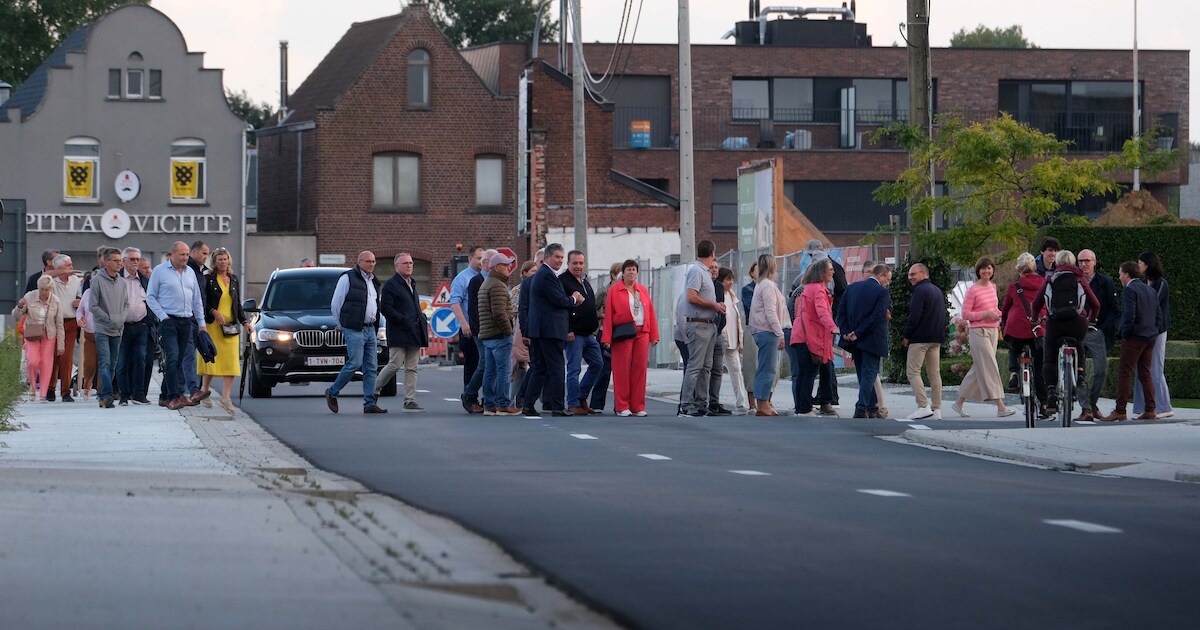 Vernieuwde Waregemstraat feestelijk geopend | Anzegem | HLN.be