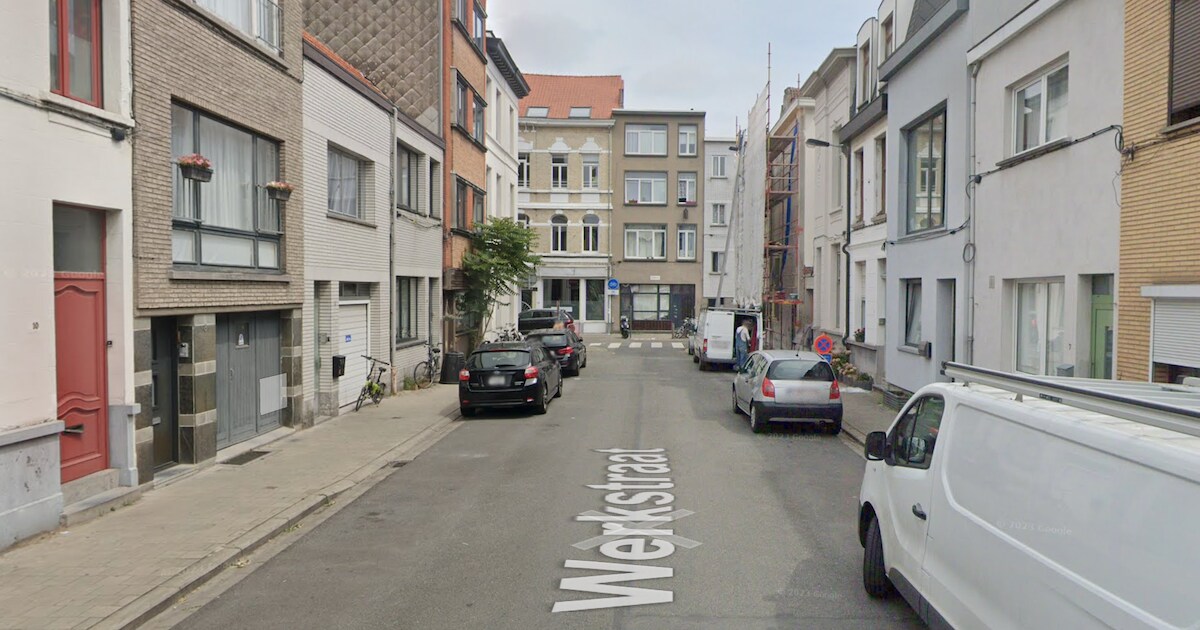 Gestolen Duitse wagen crasht in Antwerpse binnenstad | Antwerpen | HLN.be